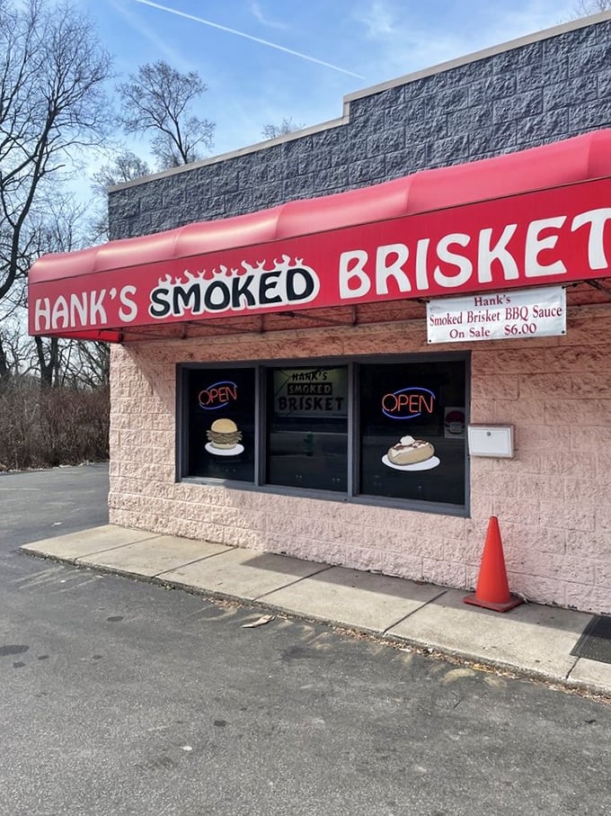 Red awning, can't lose! Hank's facade is like a beacon of hope for hungry souls. Follow the smoke signals to happiness.