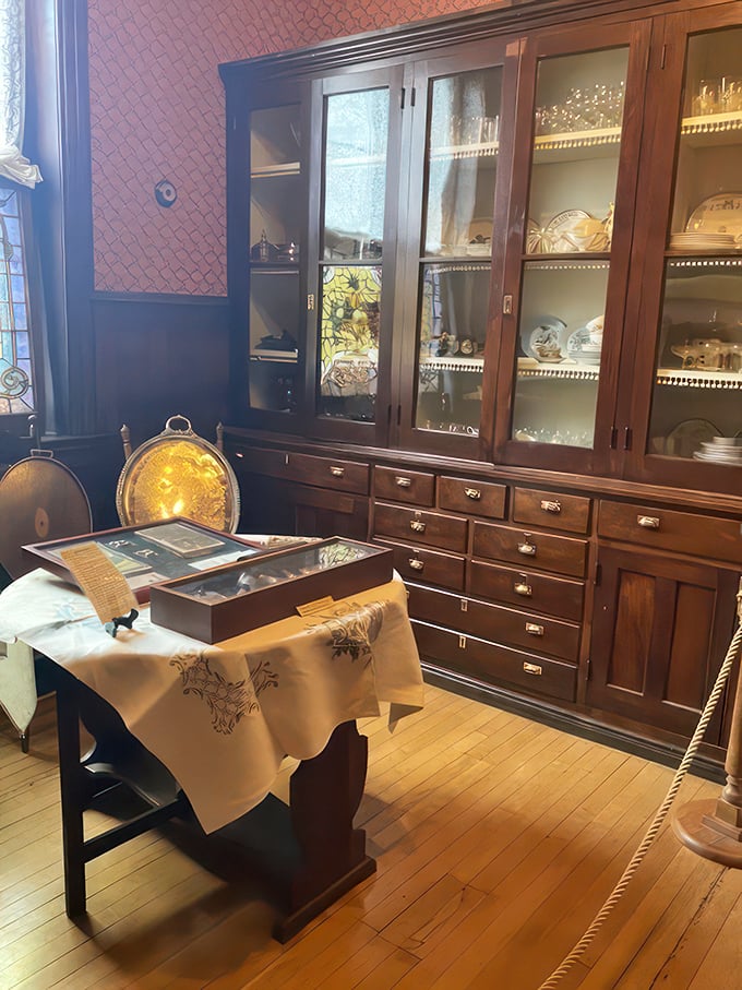 This butler's pantry puts my kitchen to shame. I can almost hear the china whispering tales of grand dinner parties past.