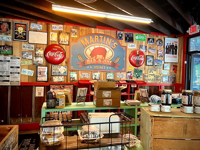 Nostalgia overload! This counter area is like a time machine, transporting you back to the good old days of classic Americana and finger-lickin' goodness.