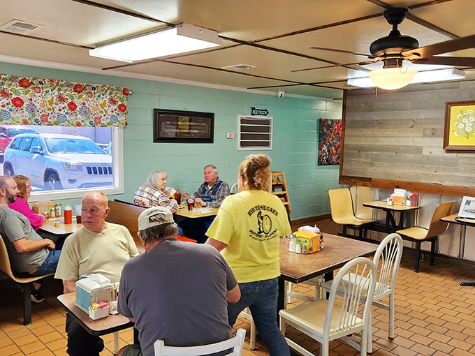 Local flavor at its finest! These diners aren't just eating; they're participating in a time-honored Southern tradition.