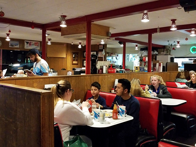 Where strangers become friends! Skyline's booths are like cozy time machines, transporting diners to an era of shared meals and laughter.