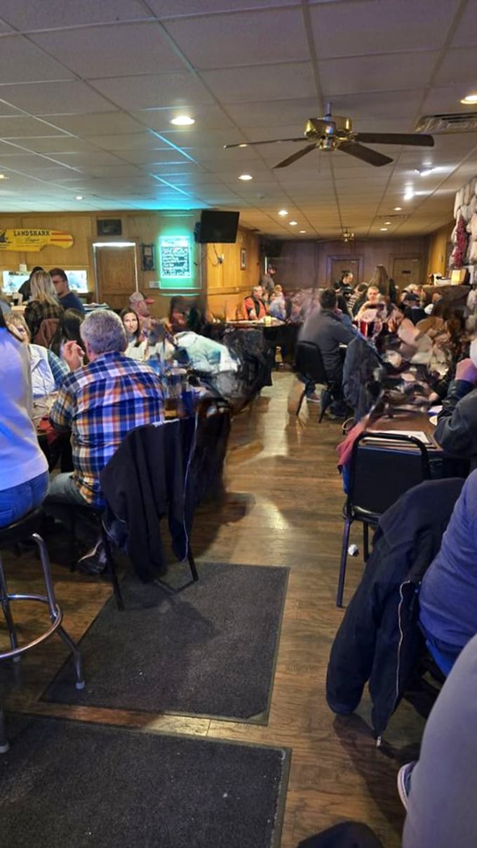 Full house at the Duck! When the locals pack a place like this, you know you're in for a treat.