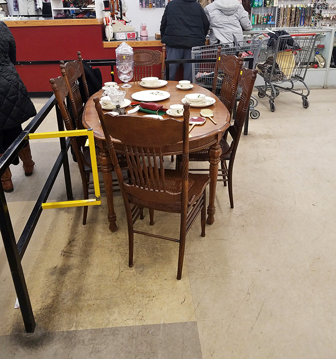 "Dinner for six, anyone? This vintage dining set is serving up a heaping helping of retro charm with a side of nostalgia."