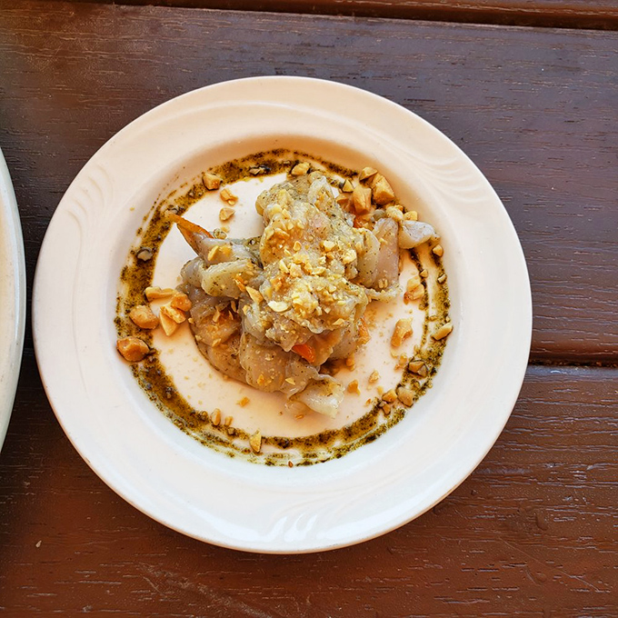 Geoduck crudo: A dish so pretty, it belongs in an art gallery. But trust me, your stomach will be much happier than any museum.
