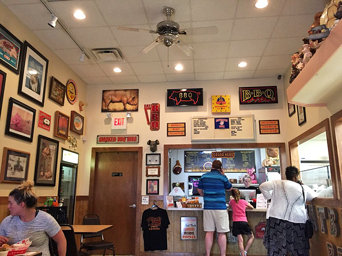 Where barbecue brings people together. That ceiling fan isn't just for comfort&mdash;it's strategically placed to waft those aromas throughout the room.