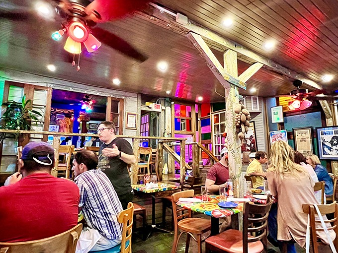 "Where strangers become friends over fantastic food!" The lively atmosphere at Jacques-Imo's is as warm and inviting as a Southern welcome.