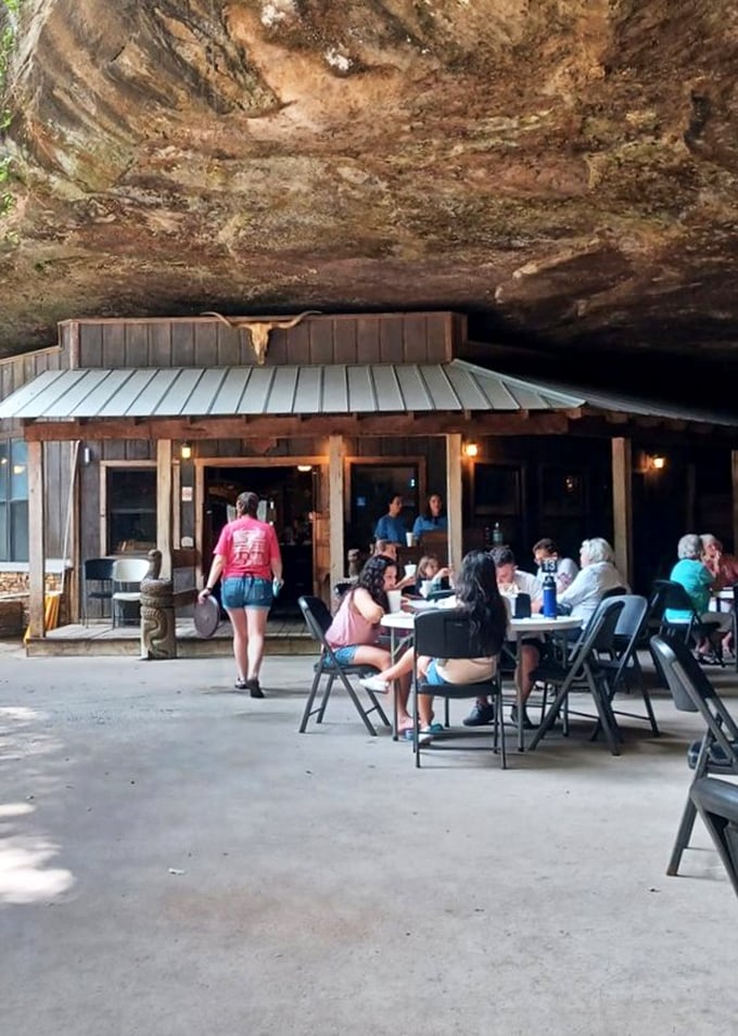 Dinner and a show &ndash; Mother Nature's way! Dine under a natural rock ceiling that puts the Sistine Chapel to shame.