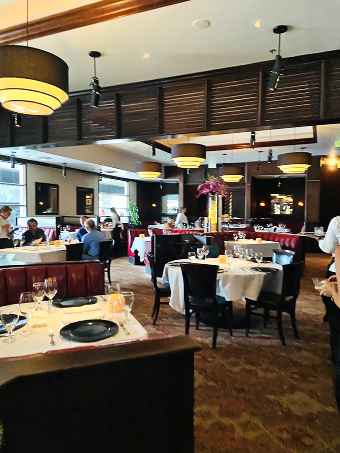 Where every table feels like the best seat in the house. Truluck's dining room is buzzing with the happy hum of satisfied diners.