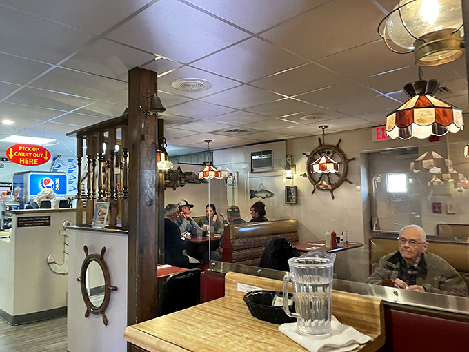 Look at these happy diners! They've got that "I've just discovered buried treasure" glow. Must be the lobster.