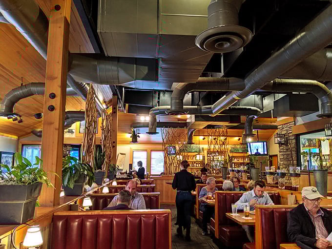 Happy diners, the ultimate seal of approval. If smiles could power cities, this place could light up Las Vegas.