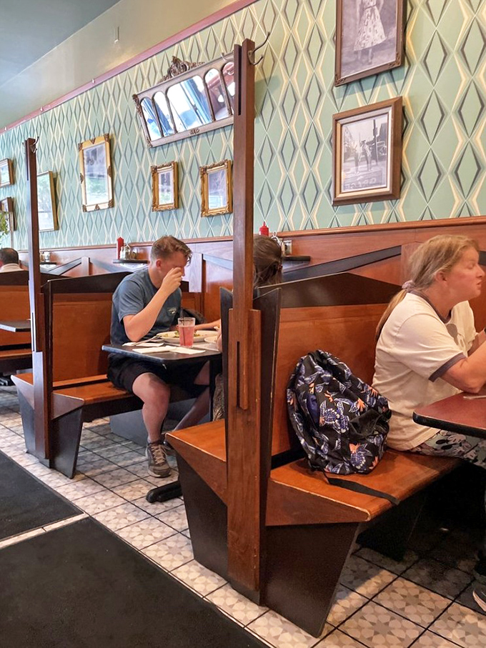 The universal language of "complete sandwich satisfaction" being spoken fluently by patrons in their natural habitat.