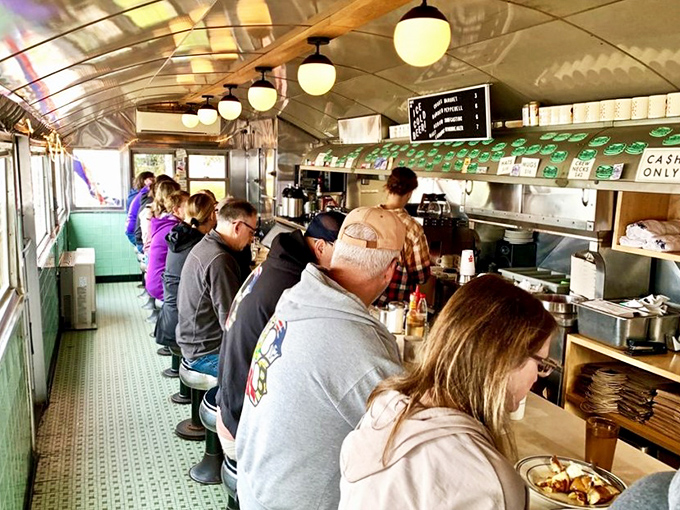 A full house of happy diners. If contentment had a soundtrack, it would be the gentle clinking of forks on plates.