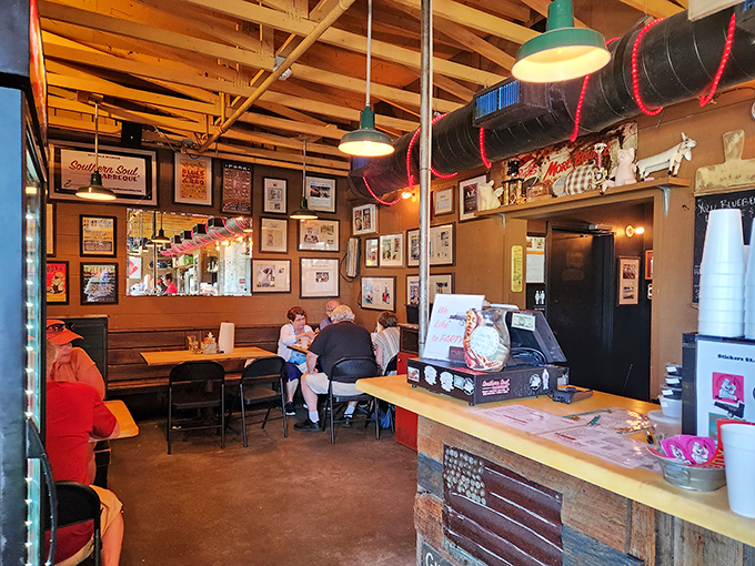 Happiness is a full plate and an empty conversation. These diners know the secret to Southern Soul satisfaction.