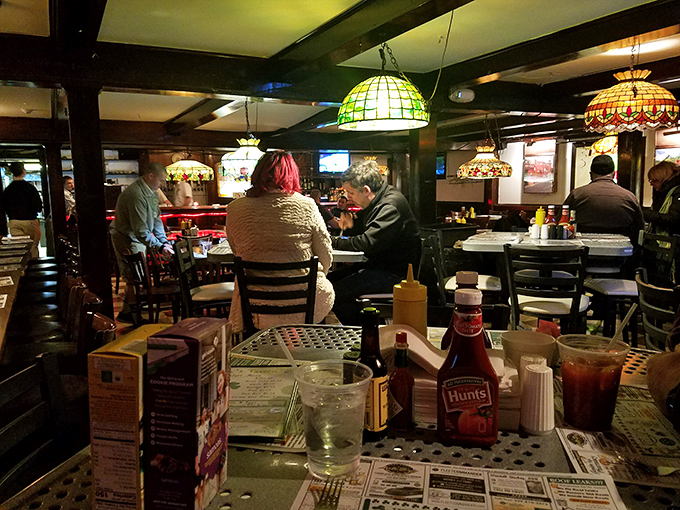 Where everybody knows your name&hellip; or at least your sandwich order. Kelly's dining room is like a warm hug from your favorite aunt - comforting and slightly quirky.