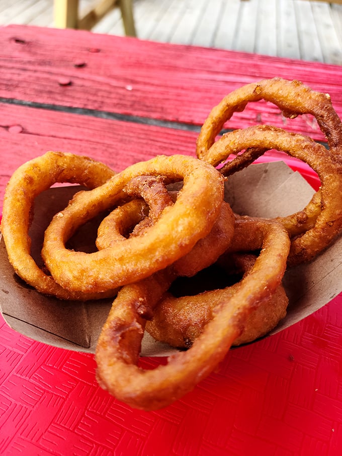 Ring-a-ding-ding! These crispy circles of happiness are the supporting actors that steal the show on your plate.