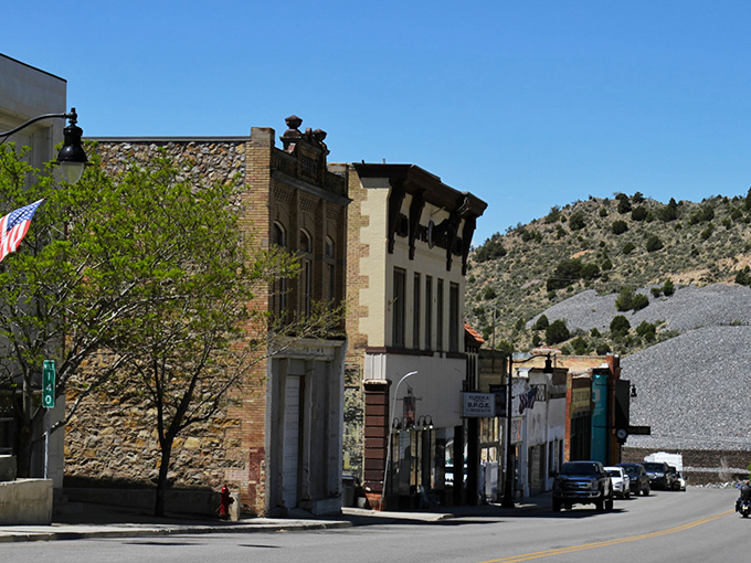 Eureka's skyline: Where rugged mountains meet charming architecture. It's like Mother Nature and human ingenuity decided to collab on a masterpiece.