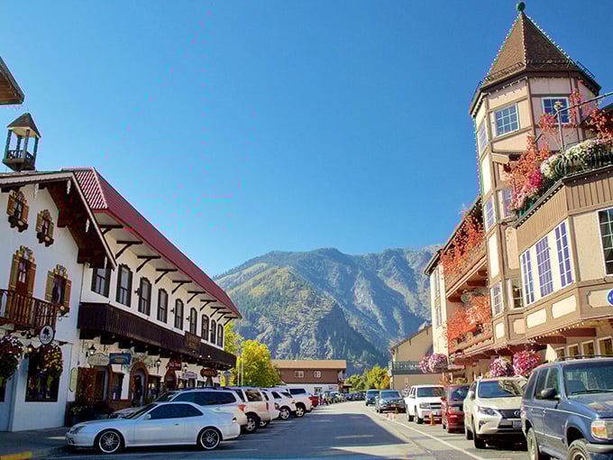 Leavenworth in autumn: where the leaves change faster than you can say "pumpkin spice latte." A feast for the eyes and the camera!