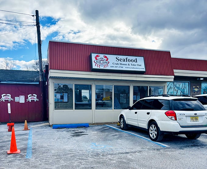 Blue Claw: proving you don't need to see the ocean to taste its best. It's like finding buried treasure in Burlington!