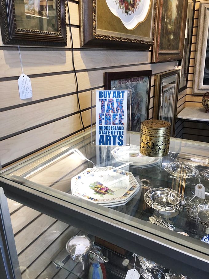 Art attack! Rhode Island pride shines through with this cheeky sign. Time to invest in some local creativity!