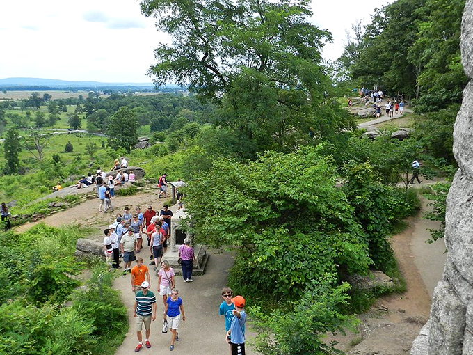 History buffs unite! This rocky outcrop offers panoramic views and a chance to walk in the footsteps of those who shaped our nation.