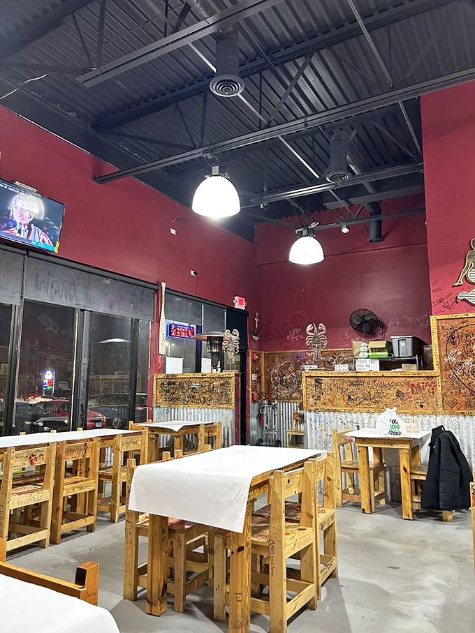 Red walls, wooden tables, and a vibe that screams "dig in!" This place has more character than a Pixar movie and twice the flavor.