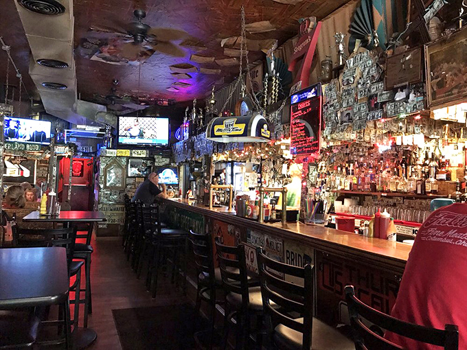 The bar: where liquid courage is served to help you face the burger behemoths. Remember, you're among friends here.