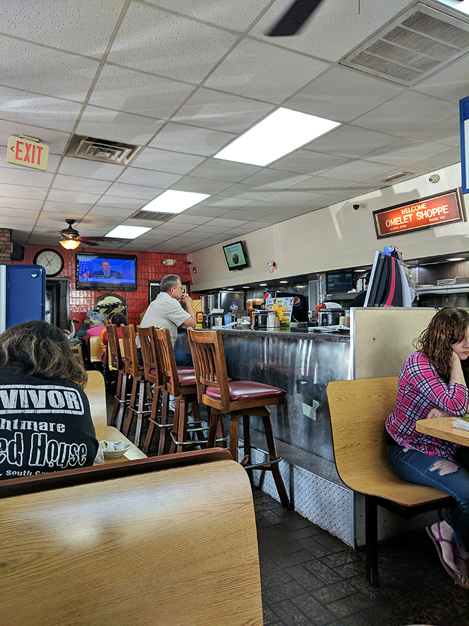 Front-row seats to the breakfast show! Watch as short-order magicians transform simple ingredients into platefuls of joy.