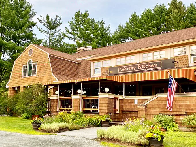 Worthy Kitchen: Where "farm-to-table" isn't just a buzzword, it's a way of life. Comfort food gets a gourmet makeover.