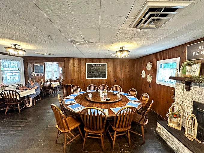 Gather 'round, food lovers! This rustic dining room is like a warm bear hug for your taste buds.