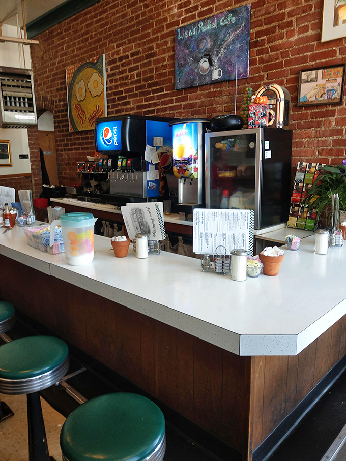 Soda fountain dreams! This retro-chic bar area is where milkshake wishes and burger dreams come true. Don't be surprised if you start humming "Happy Days."