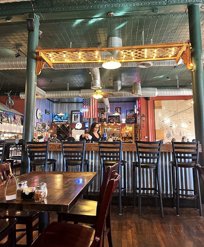 Pull up a chair at Rosa's bar, where everybody knows your name &ndash; or at least your favorite pizza topping.