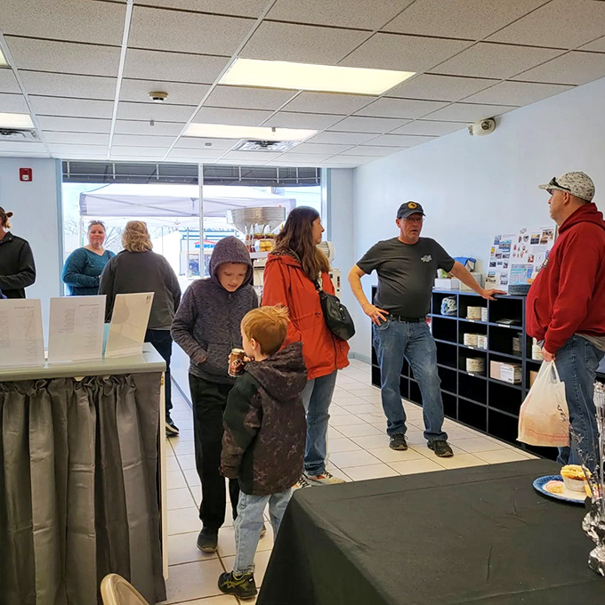 A gathering of the carb clan. These folks know that good bread is worth the wait—and possibly a little elbow jostling.
