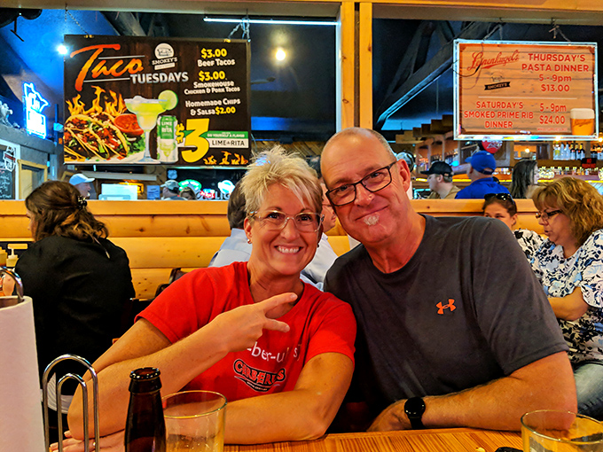 Happy diners, full bellies. At Smokey's, strangers become friends over shared love of good food and cold brews.