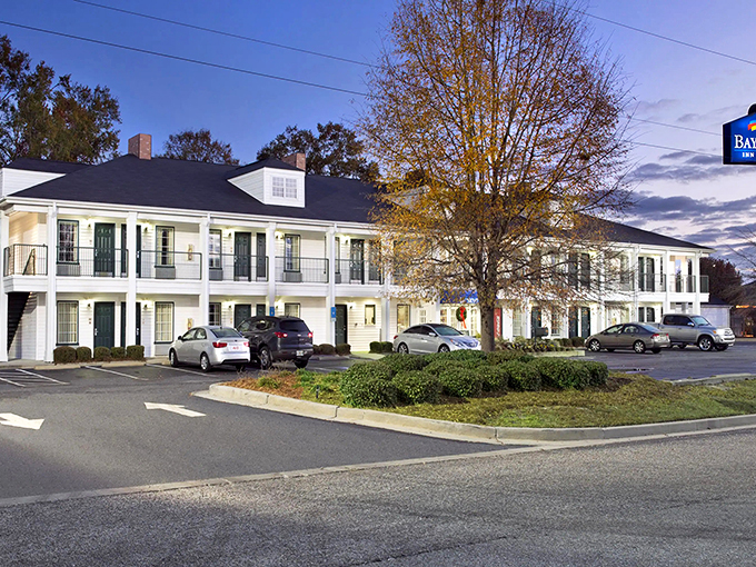 Southern hospitality, now with room service! This hotel blends charm and comfort like a perfectly mixed sweet tea.