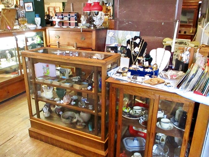 Treasure hunters, rejoice! This case holds more bling than a rapper's Instagram. Time to channel your inner magpie.