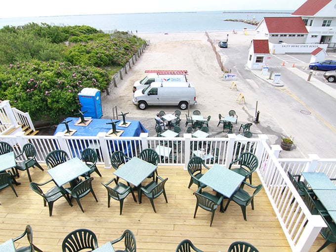 Dine with a view that's better than any screensaver. George's outdoor area lets you soak up the sun while you slurp down the seafood.