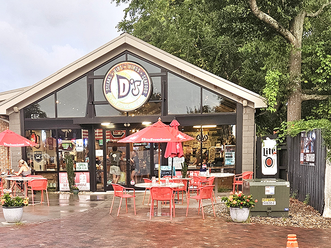 Al fresco dining with a side of people-watching. Red umbrellas included, celebrity sightings not guaranteed.