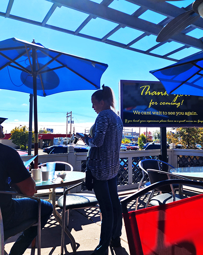 Blue skies and good vibes! The patio at Omelet House: where vitamin D meets vitamin Delicious.
