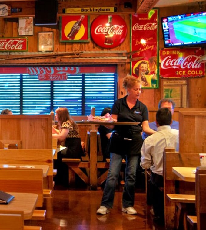 Service with a smile! Michelbob's staff are like barbecue ninjas, stealthily delivering plates of deliciousness with the grace of a Southern belle.