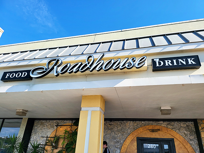 Where 'hidden gem' meets 'open secret'. Roadhouse Cafe is the steakhouse equivalent of finding a pearl in your oyster.