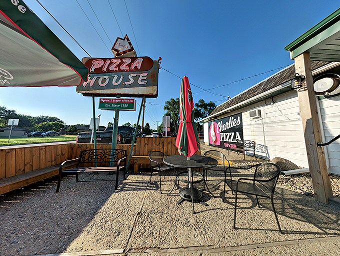 Alfresco dining, Charlie's style. Where the great outdoors meets great pizza &ndash; no picnic basket required!