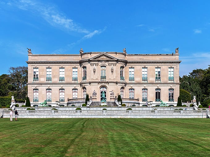 "When 'keeping up with the Joneses' goes nuclear." The Elms stands as a testament to Gilded Age one-upmanship, where "modest" meant having only one ballroom.