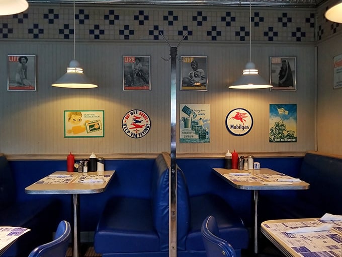 Life magazine covers and vintage ads? Check. Cozy booths? Check. A slice of Americana served with a side of nostalgia? Double check!