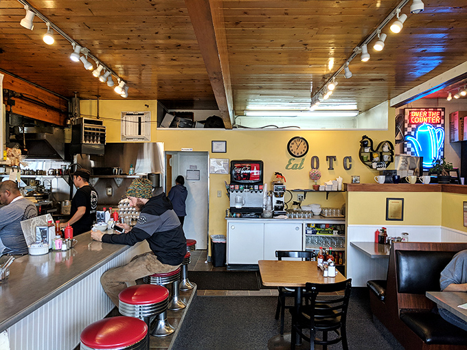 Cozy vibes and comfort food galore. This ambiance is so inviting, you might forget you're not in your own kitchen.