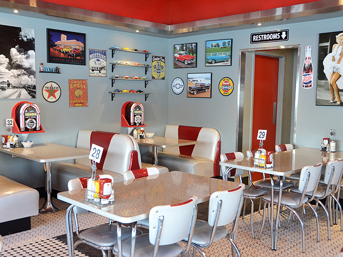 A feast for the eyes! This decor is a nostalgic journey through America's love affair with cars, diners, and rock 'n' roll.