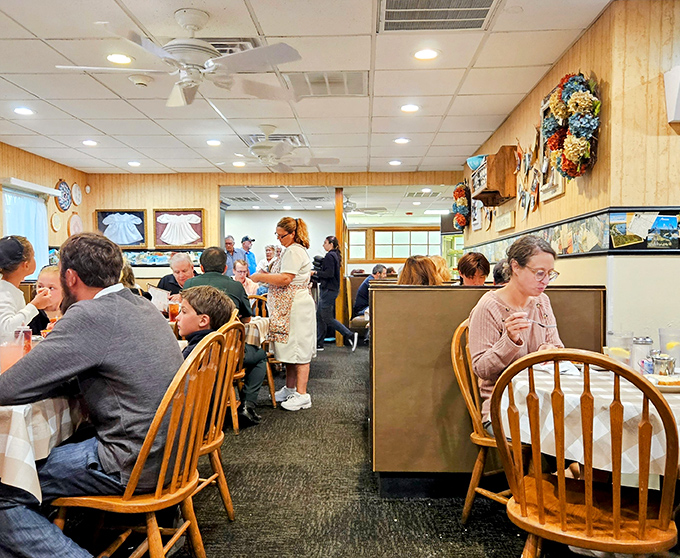Where strangers become friends over pie! This bustling dining room is like a scene from a feel-good movie, but with better food.
