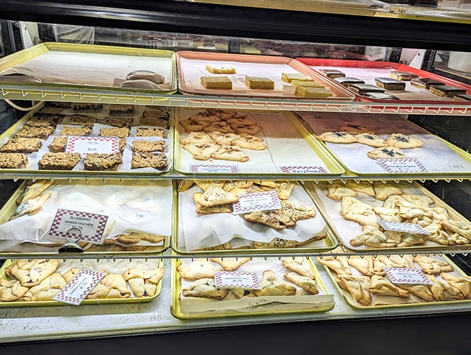 Pastry paradise alert! These golden-brown beauties are what sweet dreams and cheat days are made of.