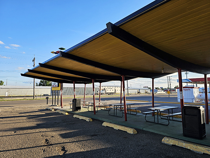 Alfresco dining, Scotty's style. Where the fresh air makes the burgers taste even better, if that's even possible.