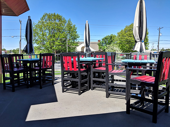 Al fresco dining, 50s style! Soak up some sun and some nostalgia on this charming patio. Just watch out for impromptu sock hops!