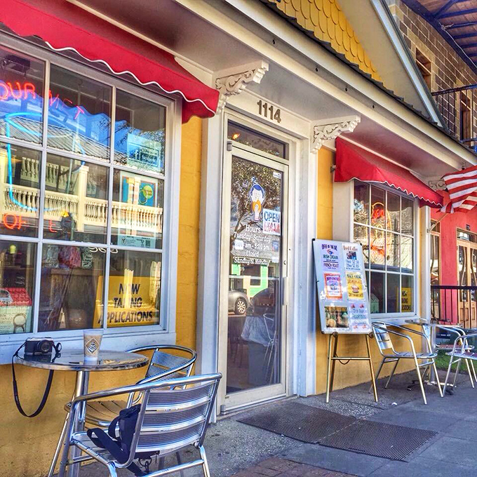 Alfresco donut dining at its finest. Because vitamin D and vitamin Donut go hand in hand.